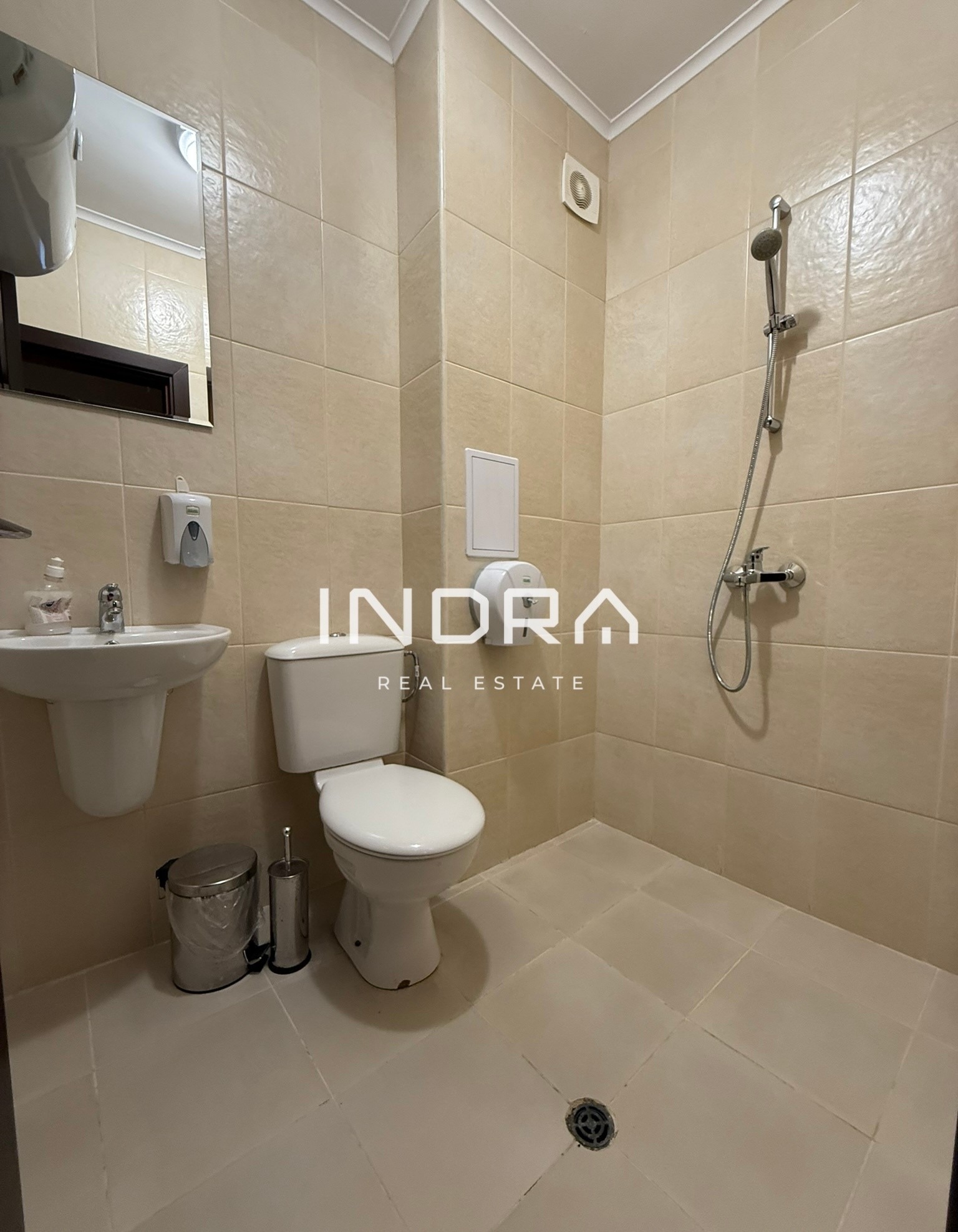 Дава под Наем ОФИС в град Бургас, Сарафово - 60 кв.м / 350 € 684.54 лв ...